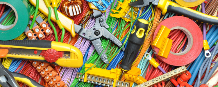 Les outils d'un expert en électricité | Guide Artisan